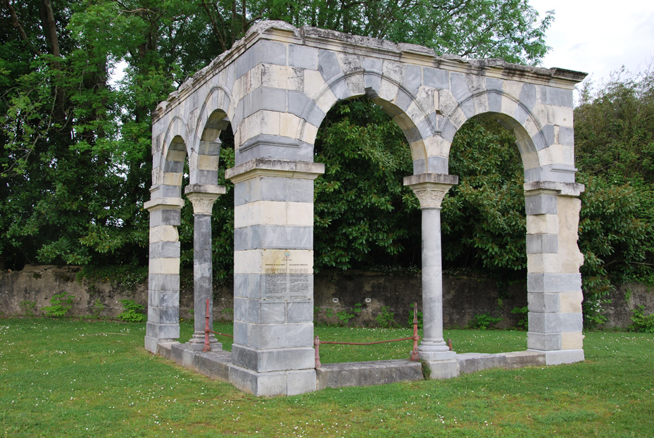 Le péristyle - Saint Pierre d'Irube